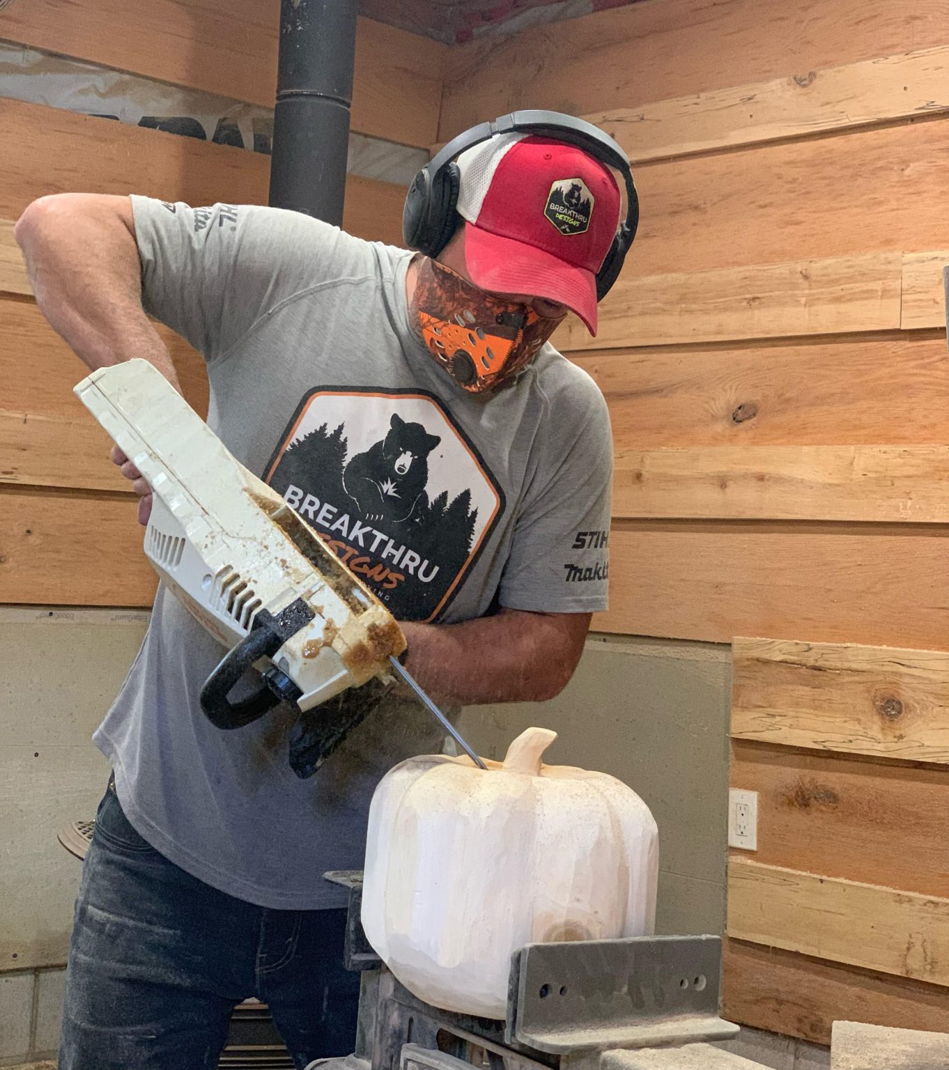 Rich Hevesi carves wood into art » Minden Times